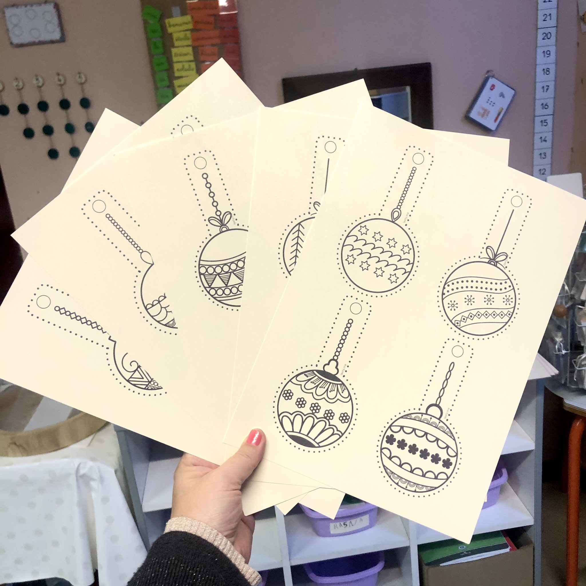 Boules de Noël à décorer – Ressources pédagogiques